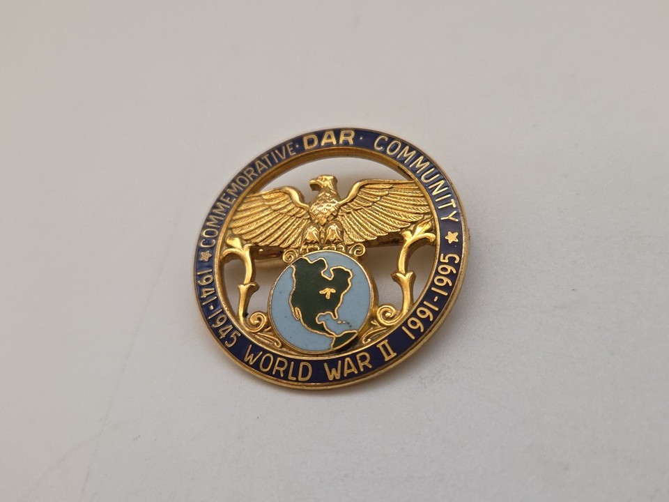 DAR Daughters of the American Revolution Commemorative WWII Pin Gold ...