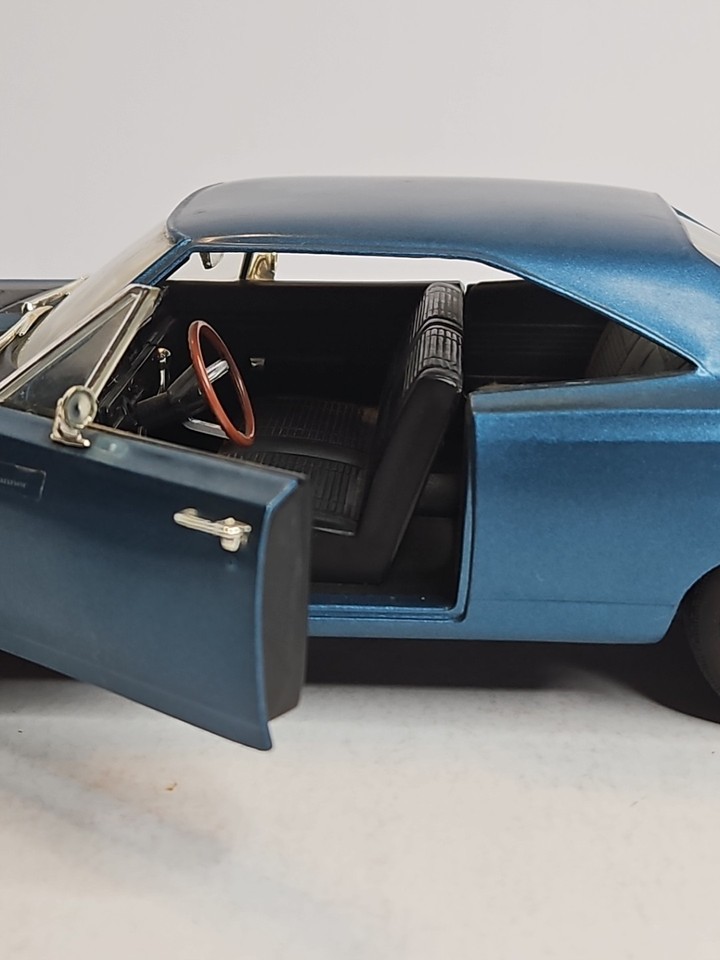 Ertl 1969 Plymouth Road Runner 1/18 Scale Diecast American Muscle | eBay