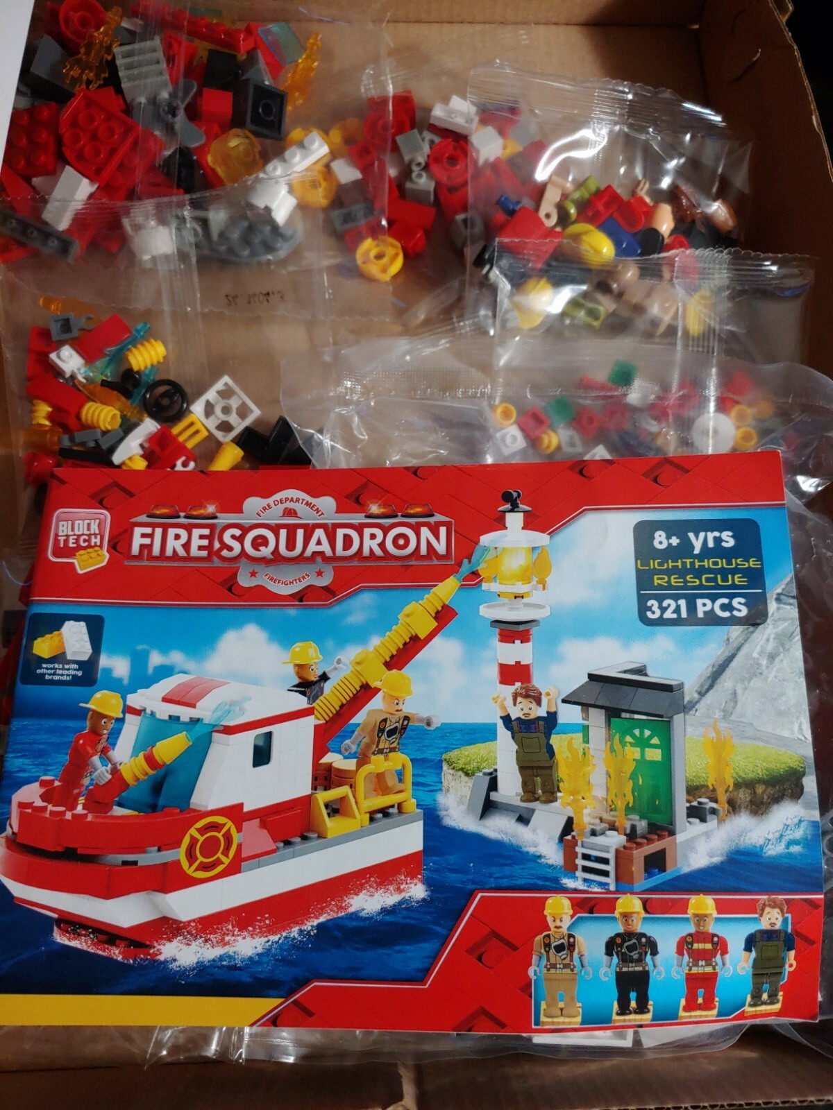 321 pcs Block Tech Fire Squadron 'Lighthouse Rescue' (4 Figures, Boat ...