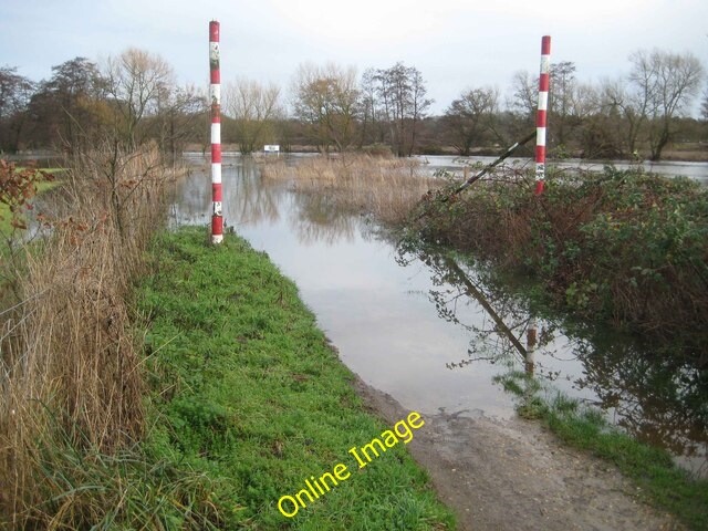 Photo 6x4 River Wey: Out of bank flooding near Addlestone The River Wey ...