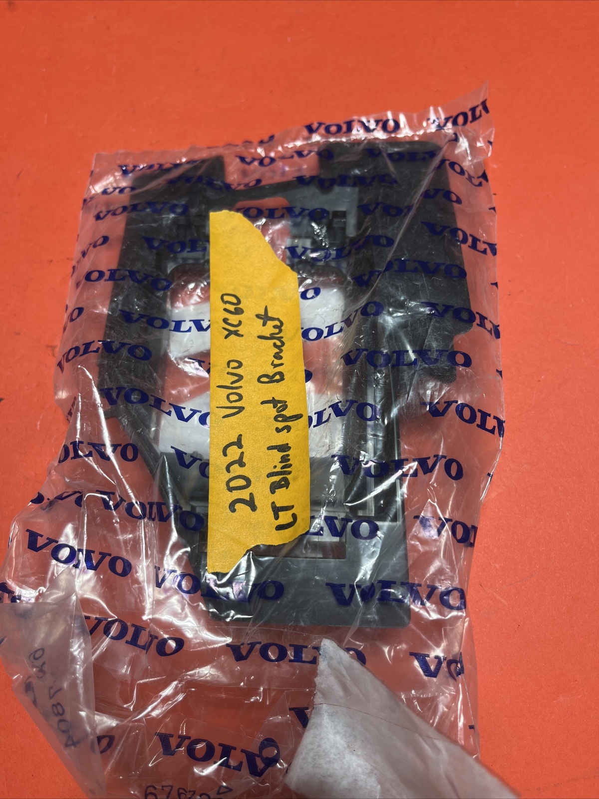 NEW 2022 VOLVO XC60 MK2 REAR BUMPER LEFT RETAINER 32227511 GENUINE D88 ...