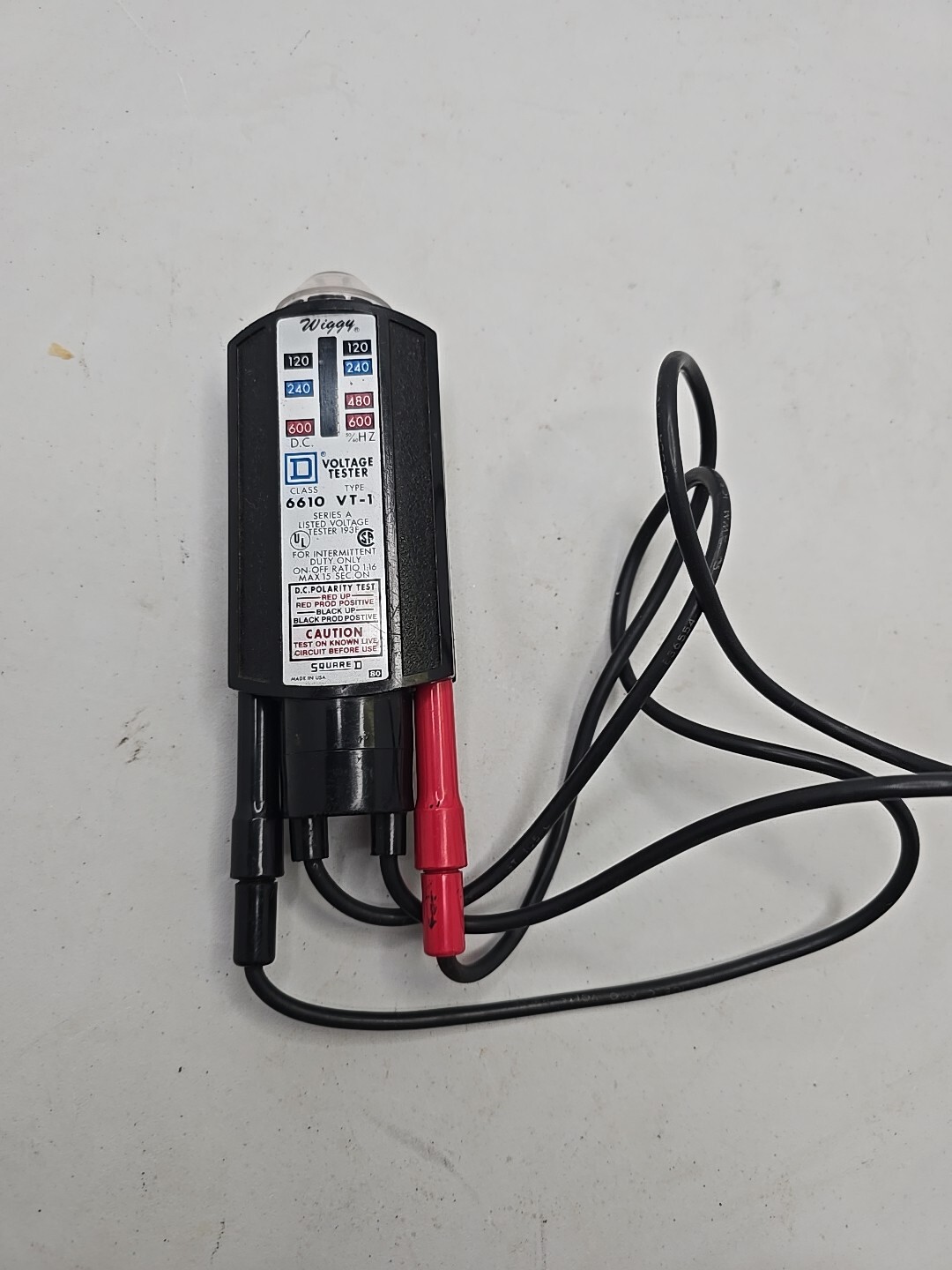 SQUARE D Wiggy® VOLTAGE TESTER Type: VT-1 Class: 6610 Series: A 193 F ...