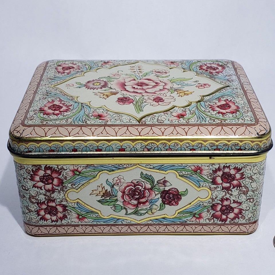 Vintage Embossed Floral Straw Flowers Hinged Tin Box Lid Container ...