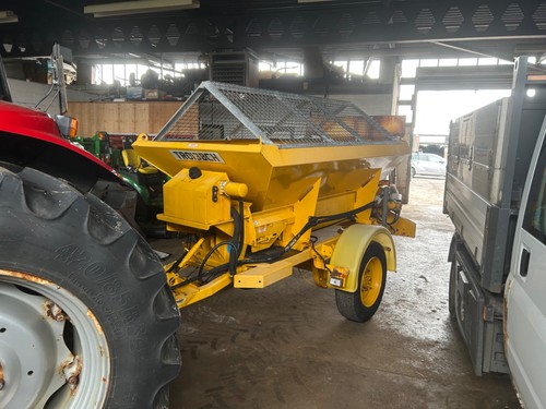 ECON TRACTOR GRITTER / GRITTING SALT SPREADER TRAILER. Vat included ...