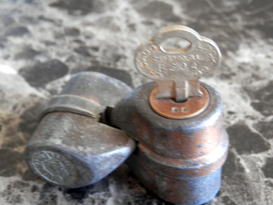 2-Vintage Columbus Gumball Machine Barrel Locks With ORIGINAL Key E304 ...