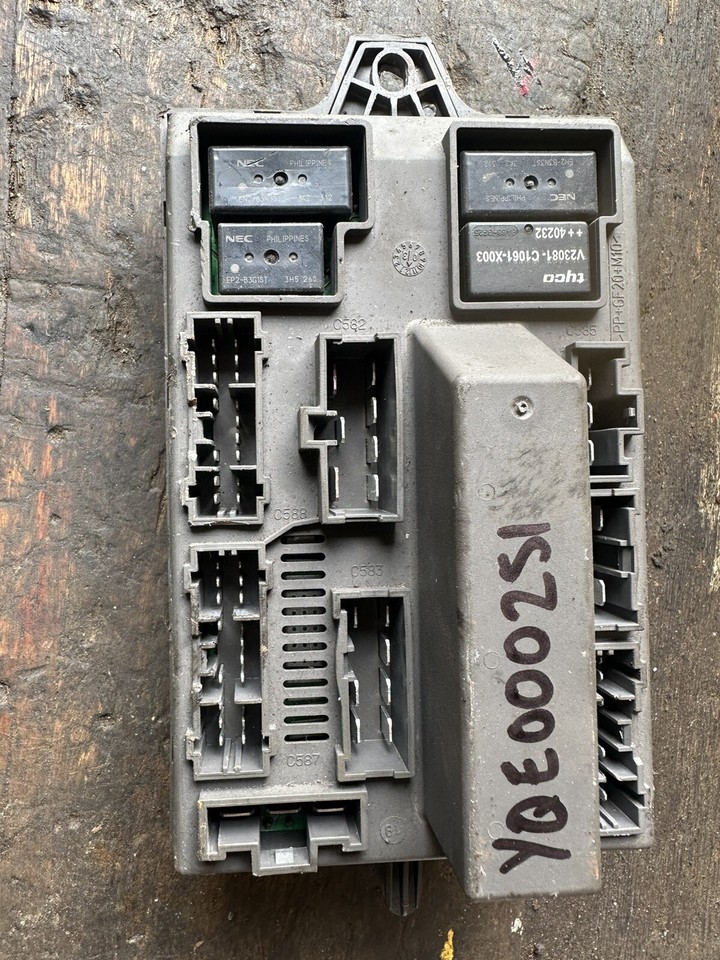 Land Rover Discovery 2 Td5 Fuse Board Box Part No: YQE000251 | eBay UK