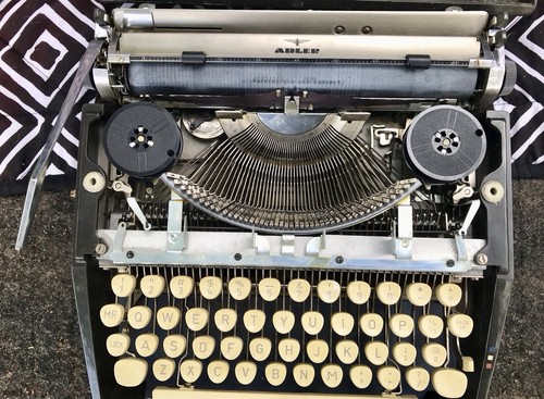 ADLER TIPPA TYPEWRITER PICA FONT. ENGLISH LAYOUT. MADE IN GERMANY 1970 ...