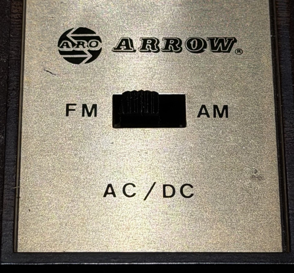 VINTAGE Arrow FM/AM Radio AC/DC Model 2408 - Portable Radio - AM Works ...