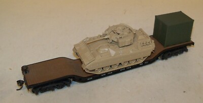 52’ U.S. Army 6-Wheel Dpsd Ctr Flatcar w/Tan M2 Bradley by Roco (TS 12 ...