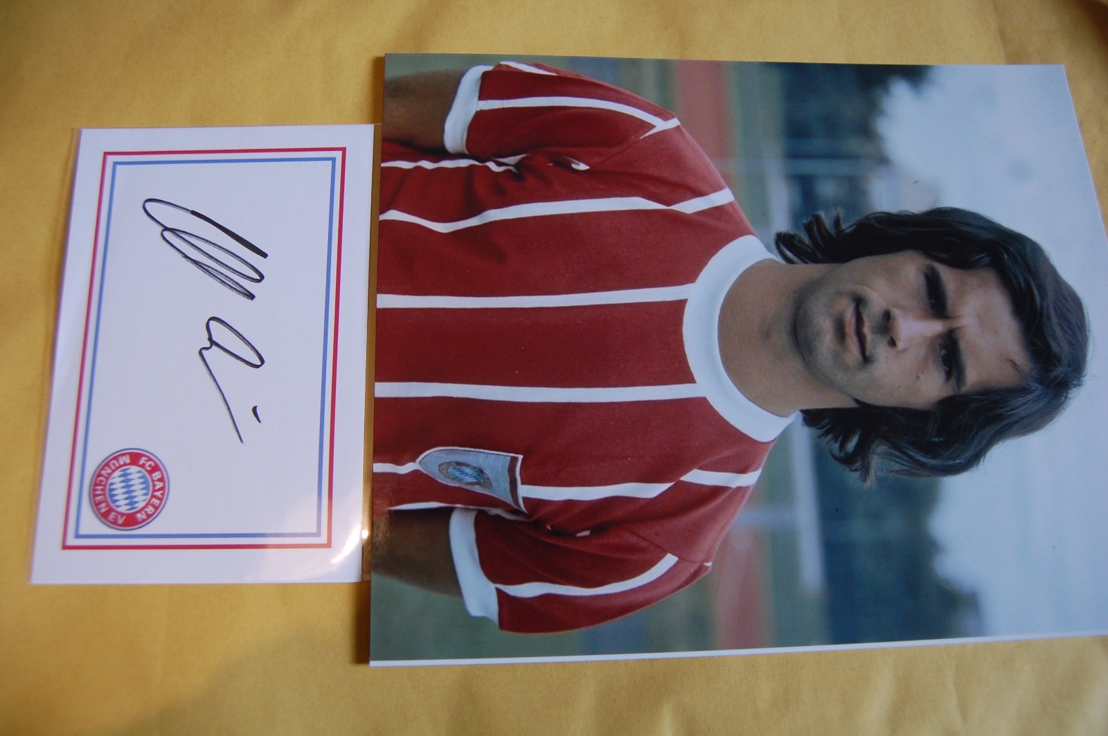 BAYERN MUNICH GERD MULLER SIGNED DESIGNED WHITE CARD WITH 10X8 | eBay