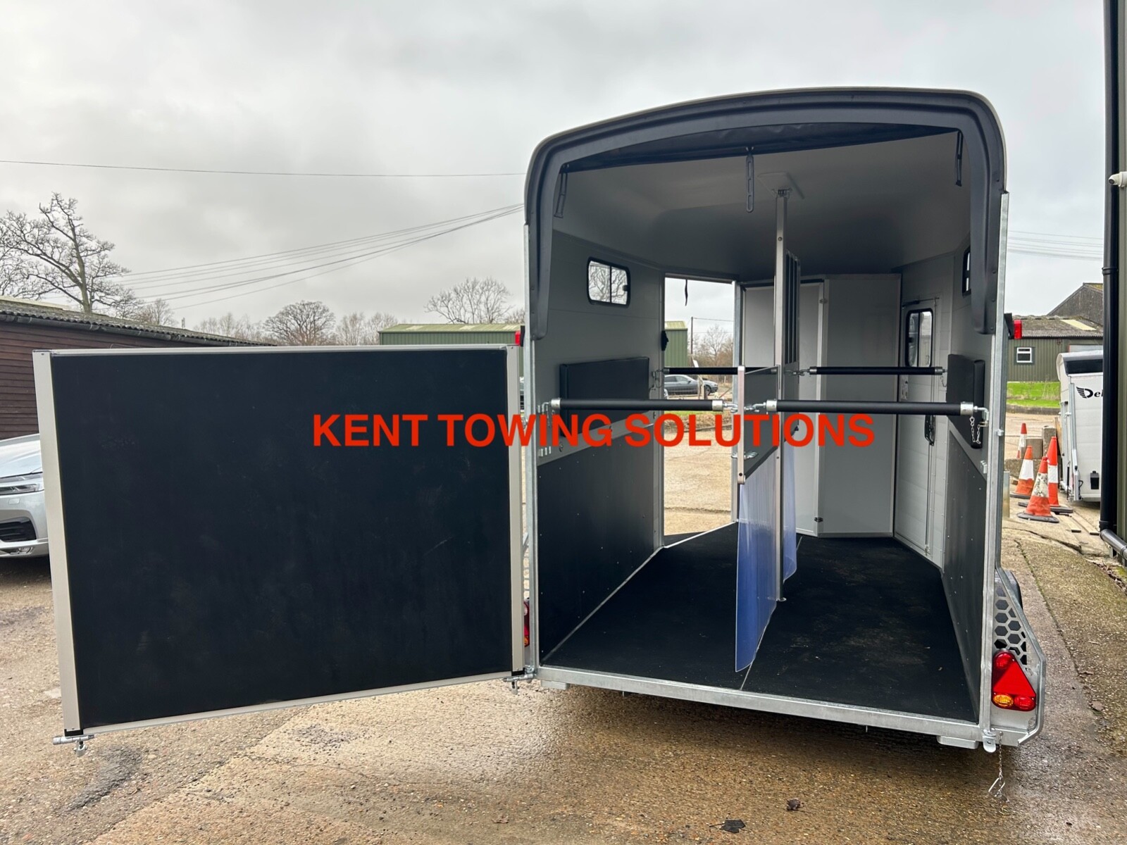 Grey Cheval Liberte Touring Country XL Double Horse Trailer Tack Alloys ...