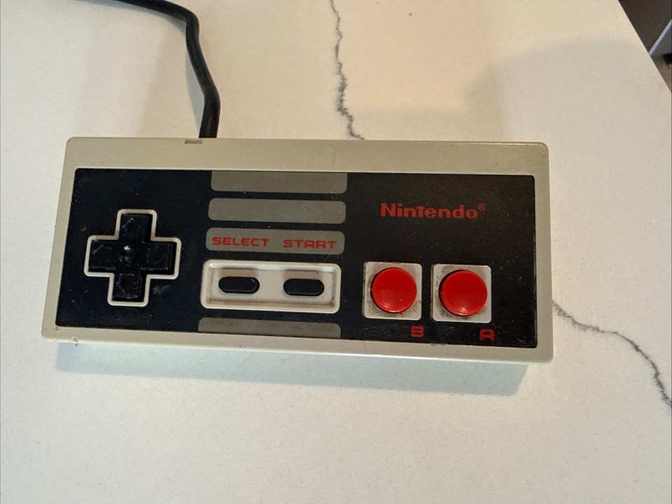 Nintendo Console NES System 2 Controllers NES-001 *Untested/For Parts ...