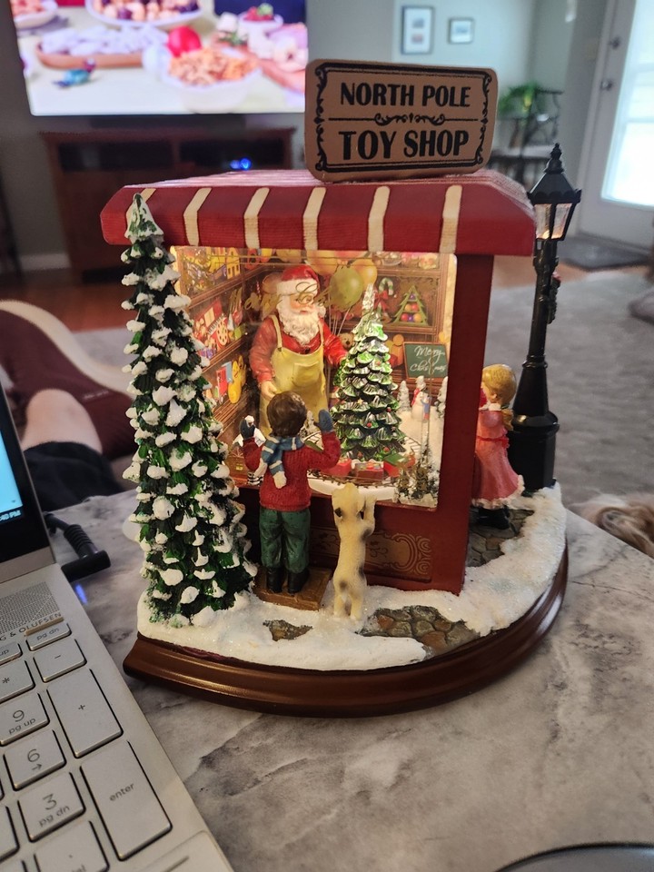 Vintage Santas North Pole Toy Shop Musical Figurine Plays 8 Christmas ...
