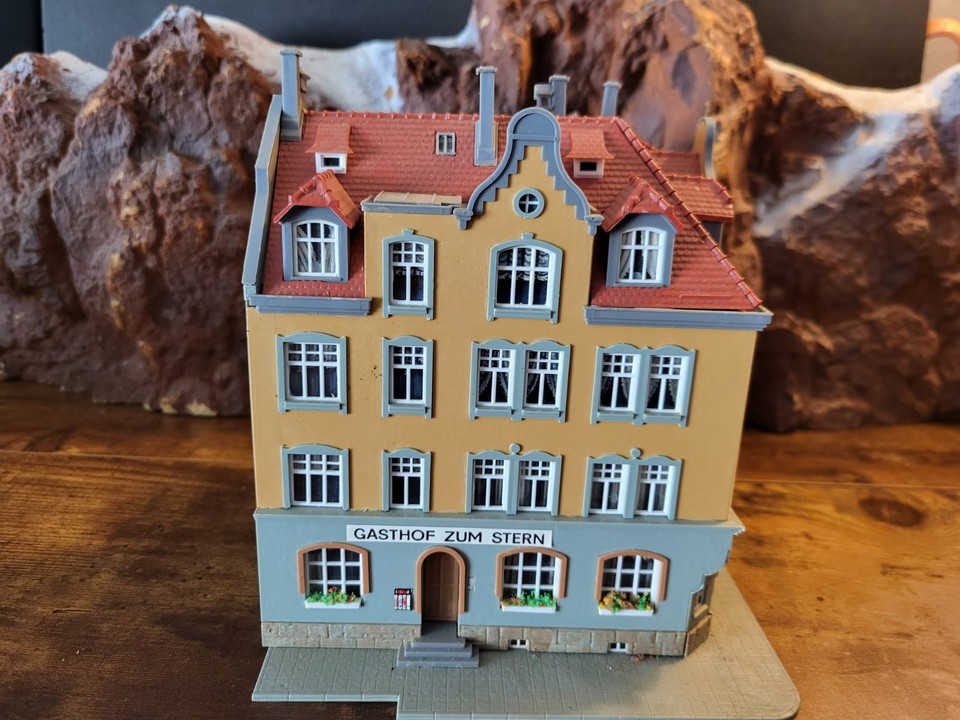 Kibri 38350 HO Scale Corner Inn, $5/$2/$10 Ship (Lot 003) | eBay