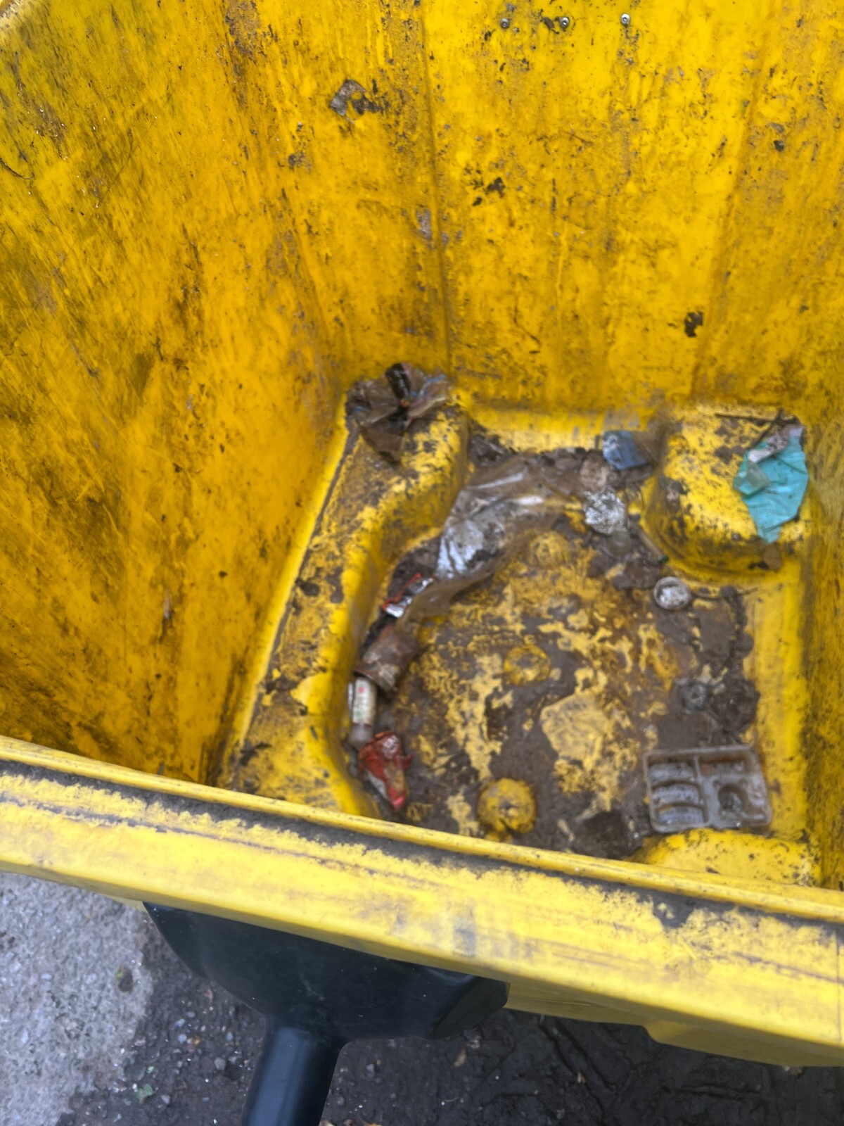 Contenur Large wheelie bins Size £100+vat Plastic Commerical Cardboard ...