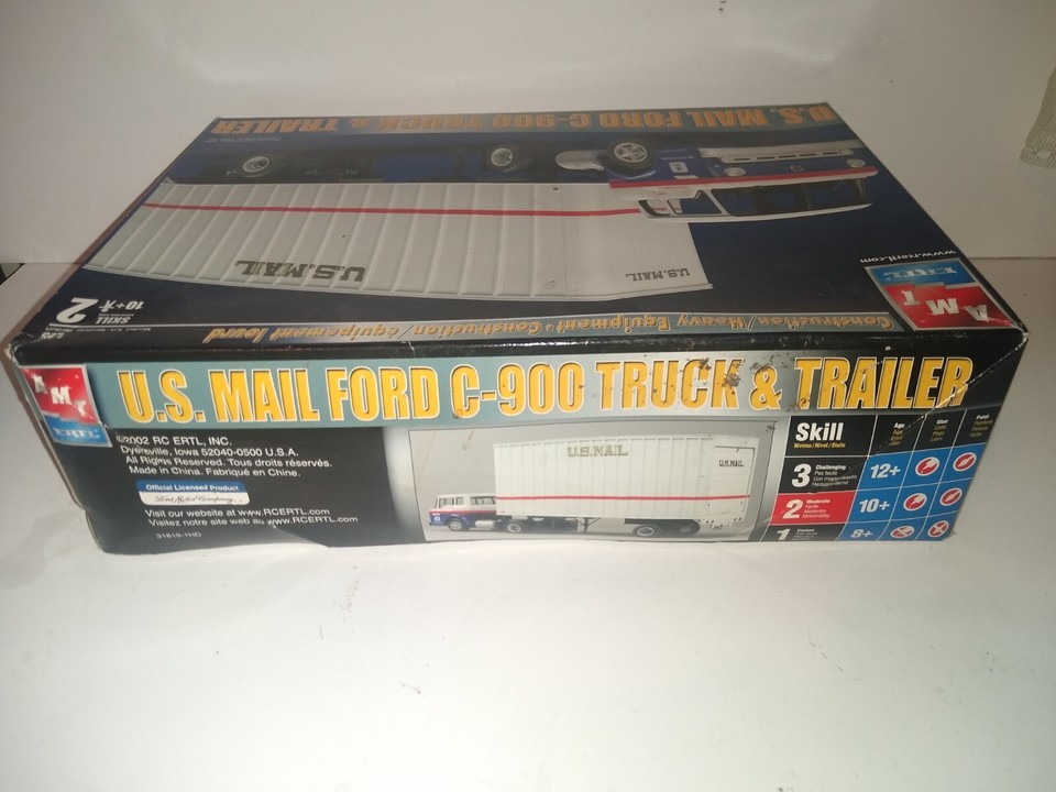 AMT 1/25 Scale Ford C900 US Mail Truck Plastic Model KitAMT1326 open ...