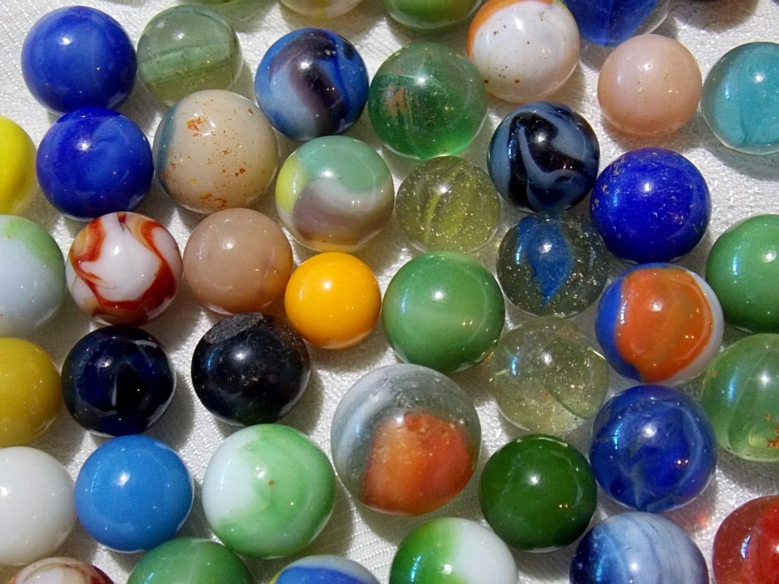 LOT Vintage 100+ GLASS PLAYING MARBLES 5/8" TOYS GAMES Colorful | eBay