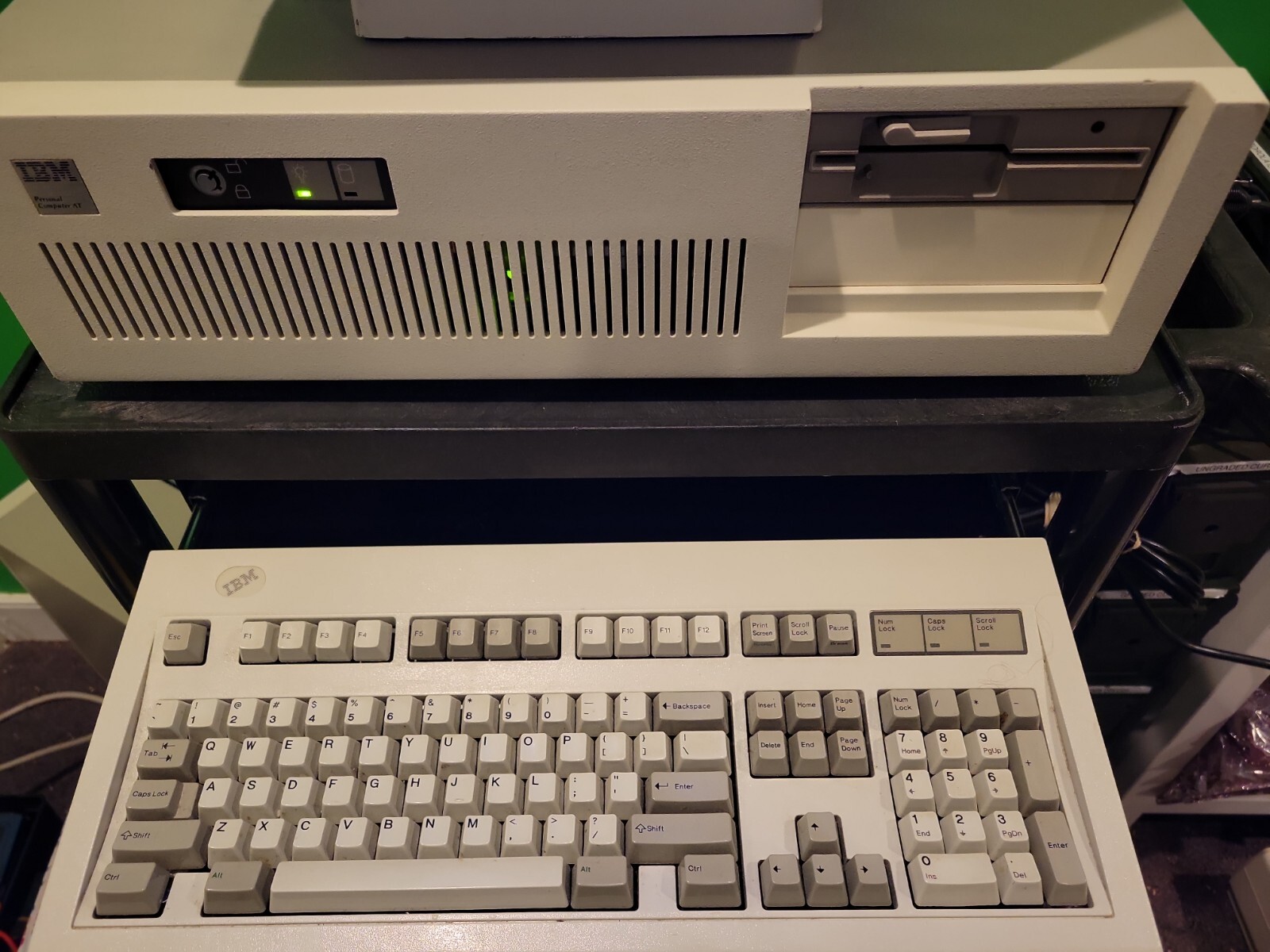 Vintage 1985 IBM AT 5170 VGA, 1.5MB RAM, 1.2MB FDD, 20 MFM HDD, 101 KEY ...