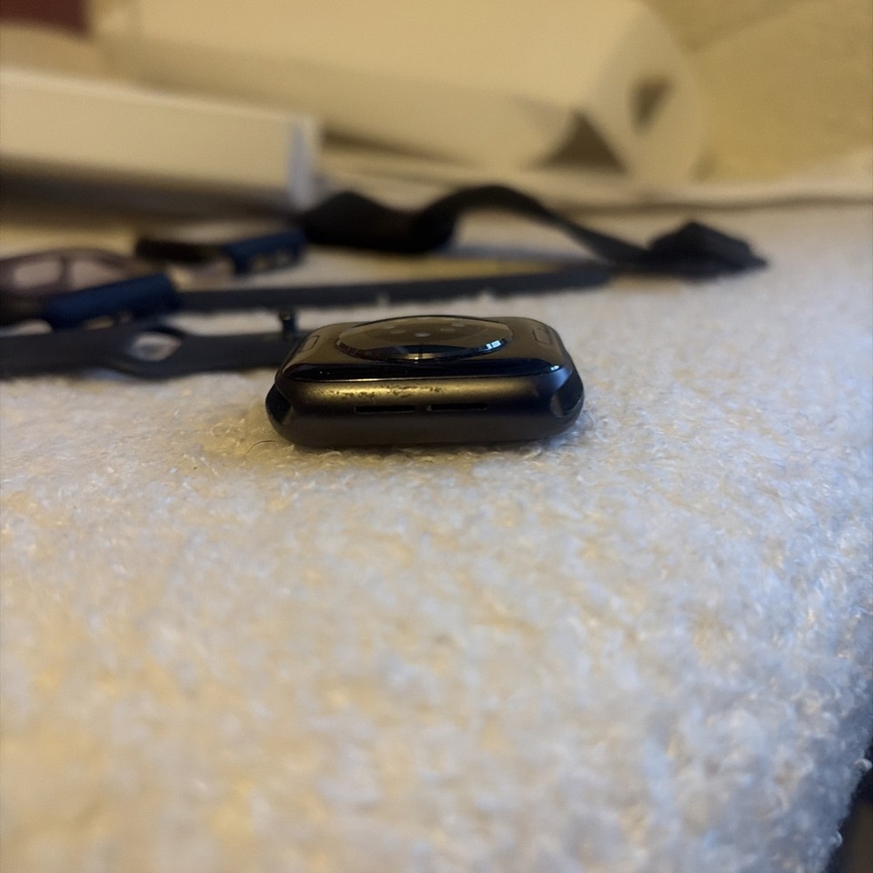 Apple Watch S6 40mm - dark gray black band. Used but working ...
