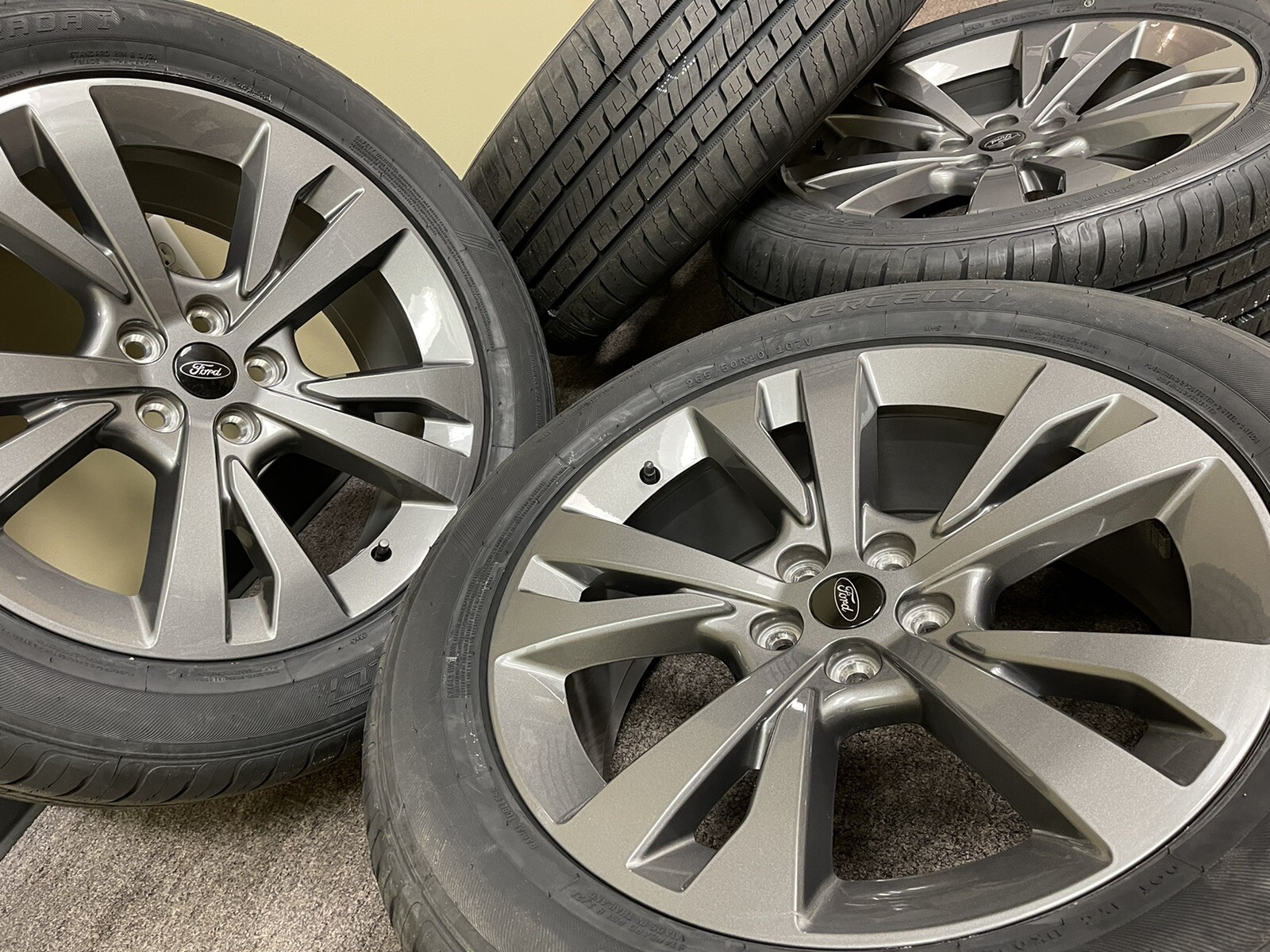 20" Ford Explorer OEM 2020 LIMITED wheels And tires 2017 2018 2019 2021 ...