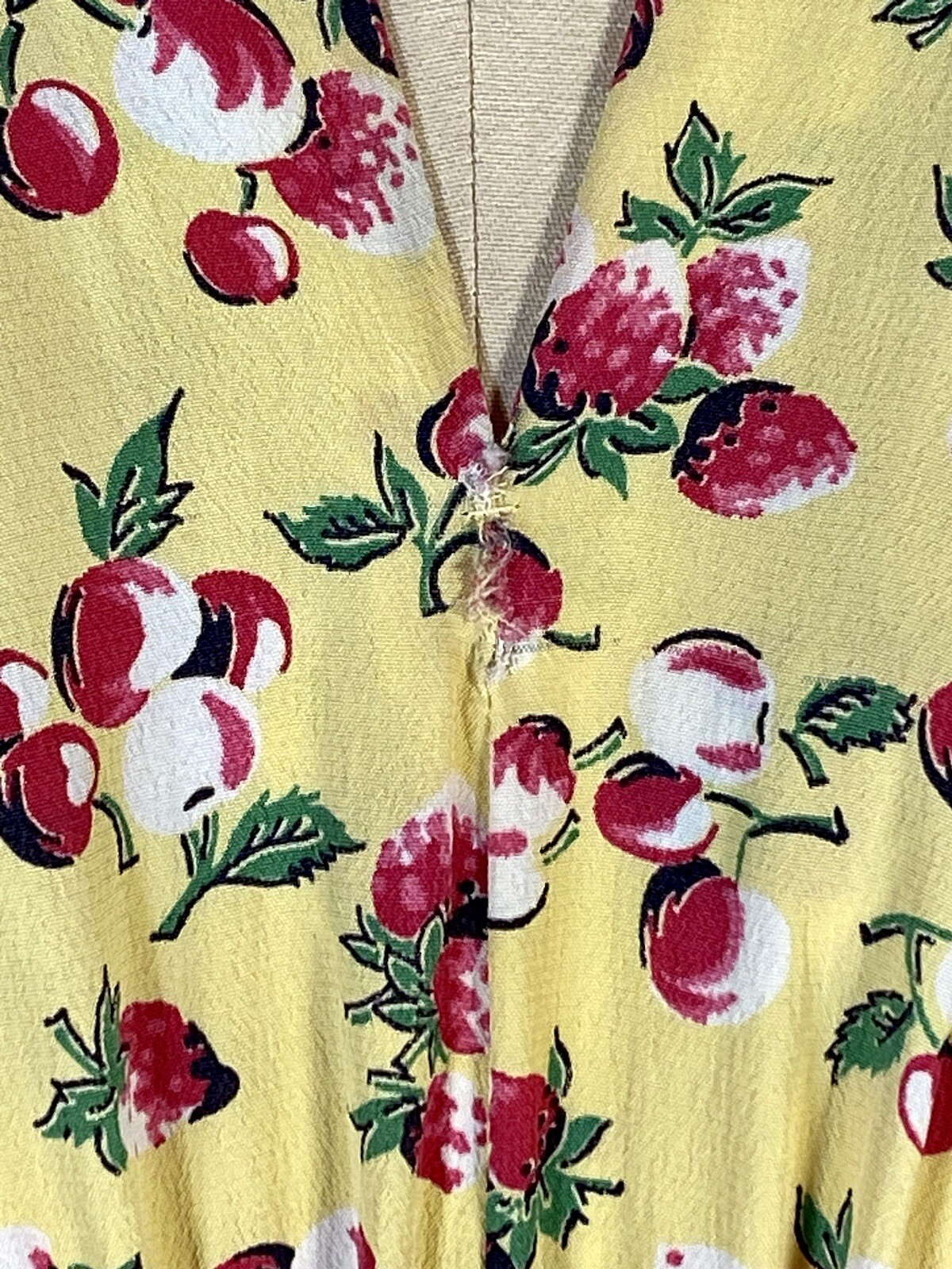 Vintage late 1930's - 1940's yellow rayon BERRIES & CHERRIES print ...