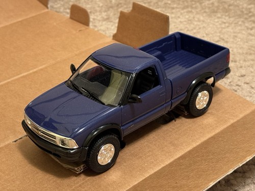 1/25 AMT/ERTL 1994 Chevrolet S-10 S10 4x4 Purple Metallic Promo Model ...