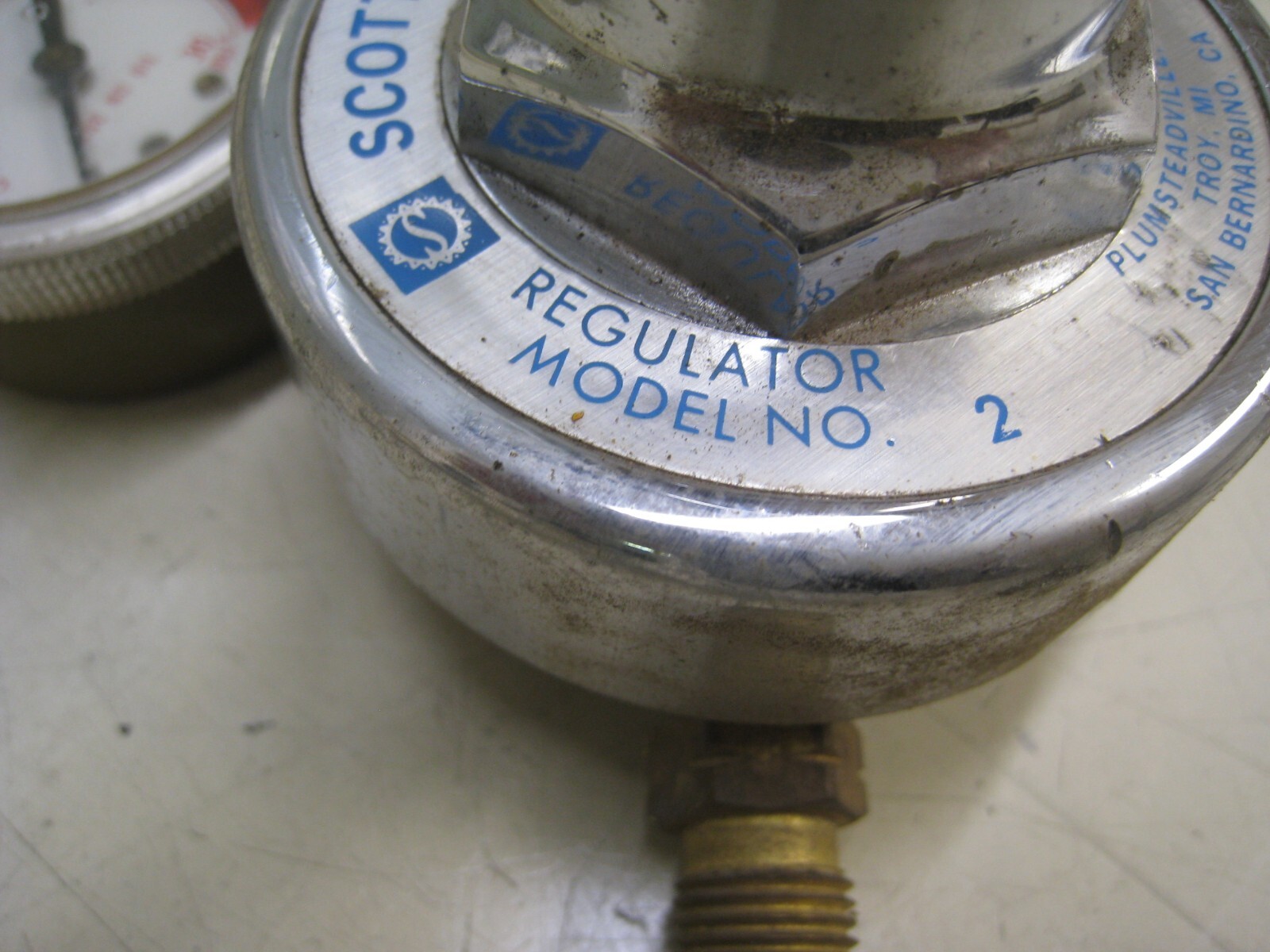 Scott Specialty Gases Gas Pressure Regulator & Gauges Model No. 2 FREE ...