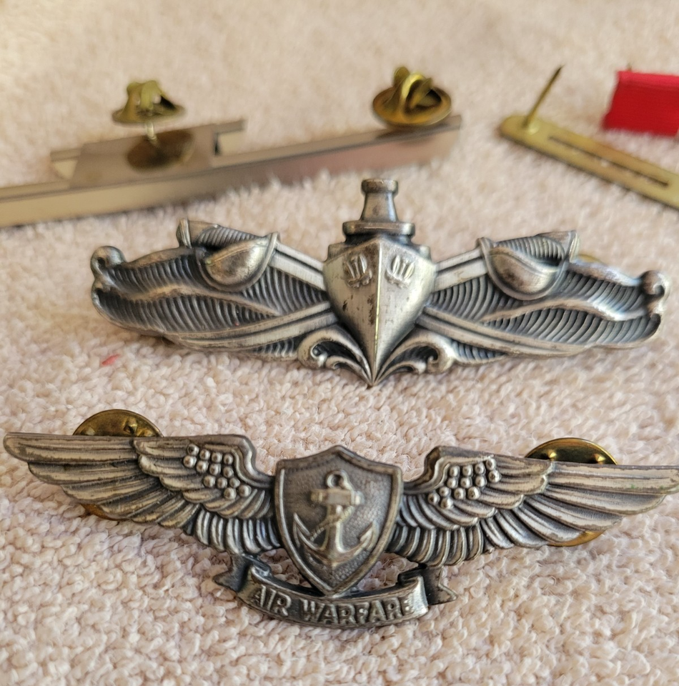 VINTAGE LOT OF USN V-2IN AIR WARFARE MILATARY PINS FROM A LOCAL ESTATE ...