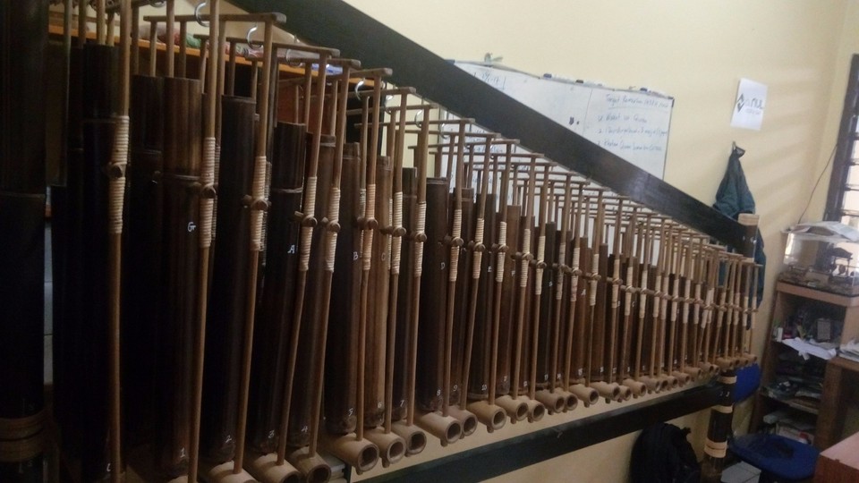 Angklung Set Bamboo Sundanese Traditional Instrument Melody 31 Tones ...