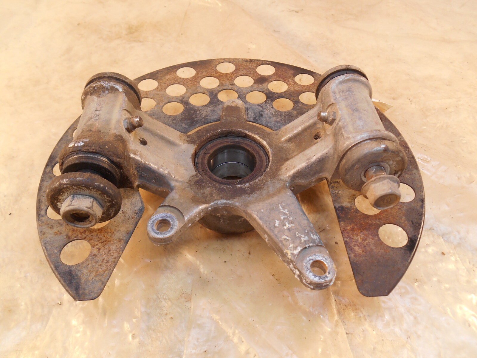 T1155 2005 05 YAMAHA GRIZZLY YFM 660 LEFT REAR AXLE KNUCKLE | eBay