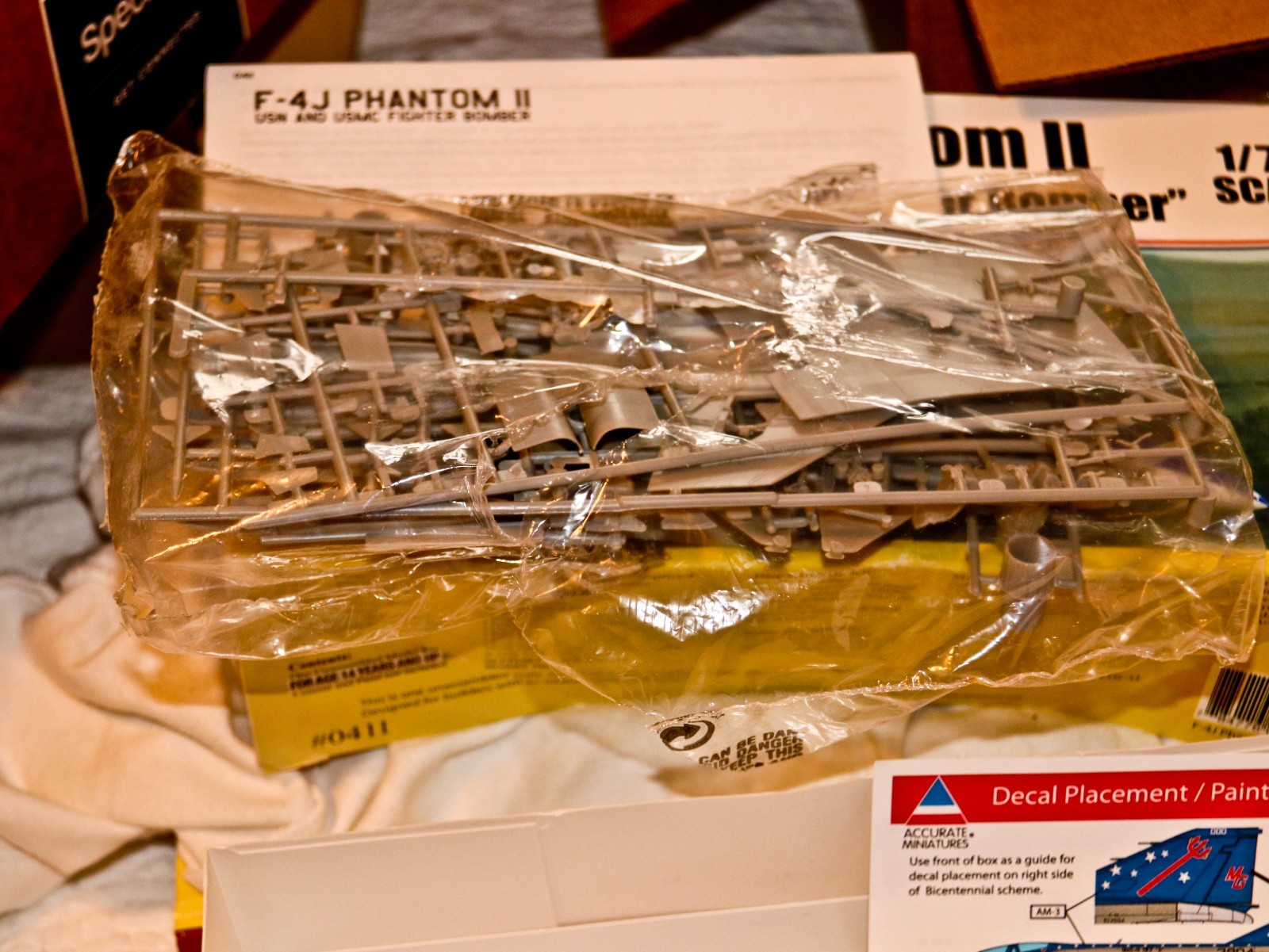 Accurate Miniatures 0411 F-4J Phantom II 1/72 Scale Plastic Model Kit ...