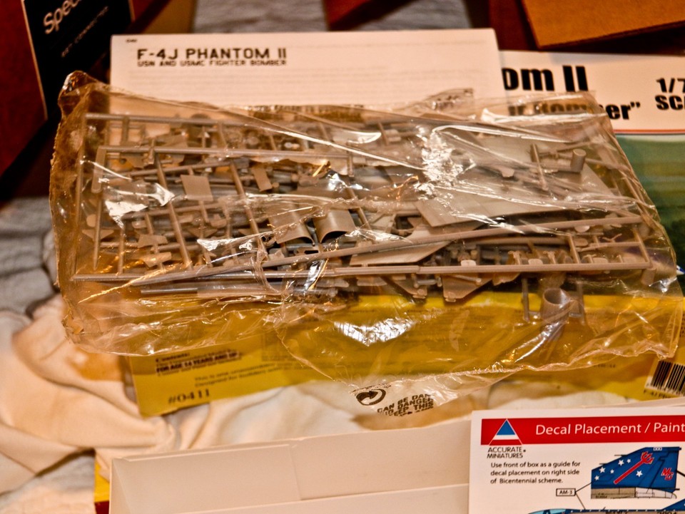 Accurate Miniatures 0411 F-4J Phantom II 1/72 Scale Plastic Model Kit ...