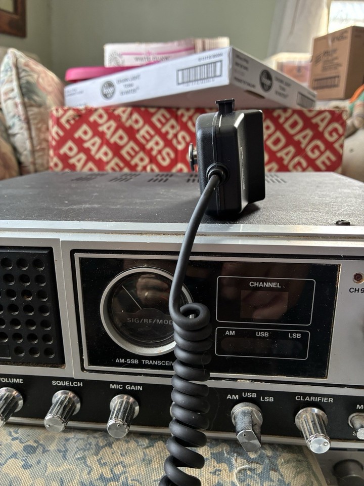 Uniden President Washington 40CH AM/SSB CB Base Station Powers ON ...