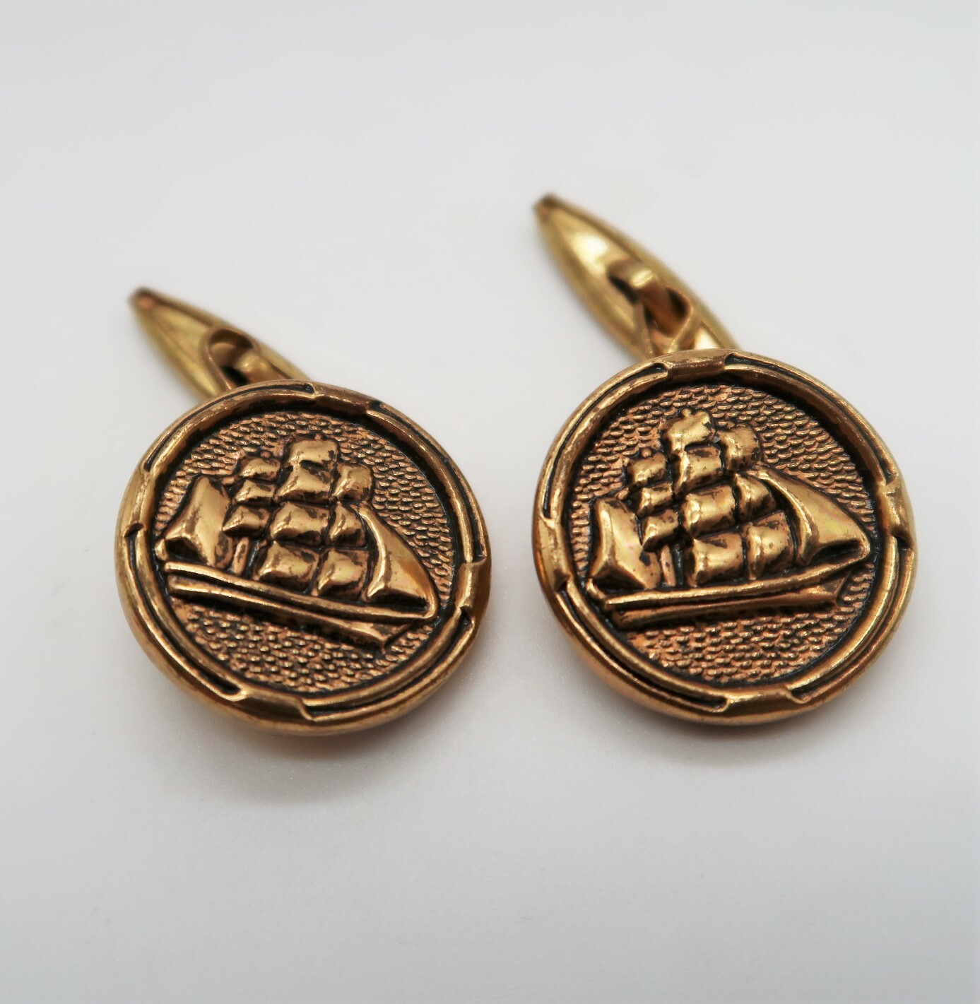 Vintage gold tone sailing vessel ship round button ch… - Gem