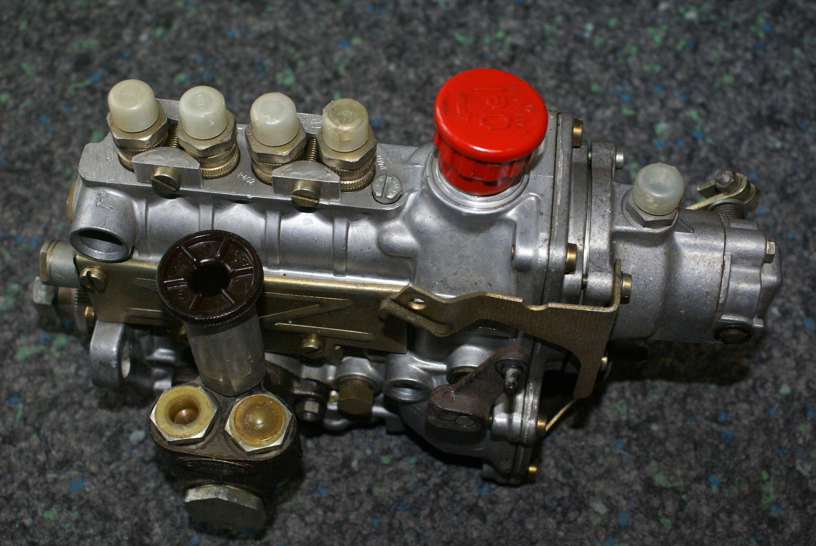 NEU NOS Mercedes 240D 240TD W123 OM616 BOSCH Einspritzpumpe Injection ...