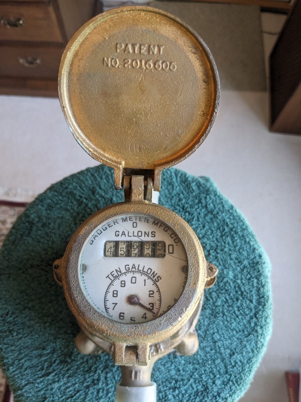 Vintage Brass Badger Water Meter 5/8 inch. Glass on meter has crack. | eBay