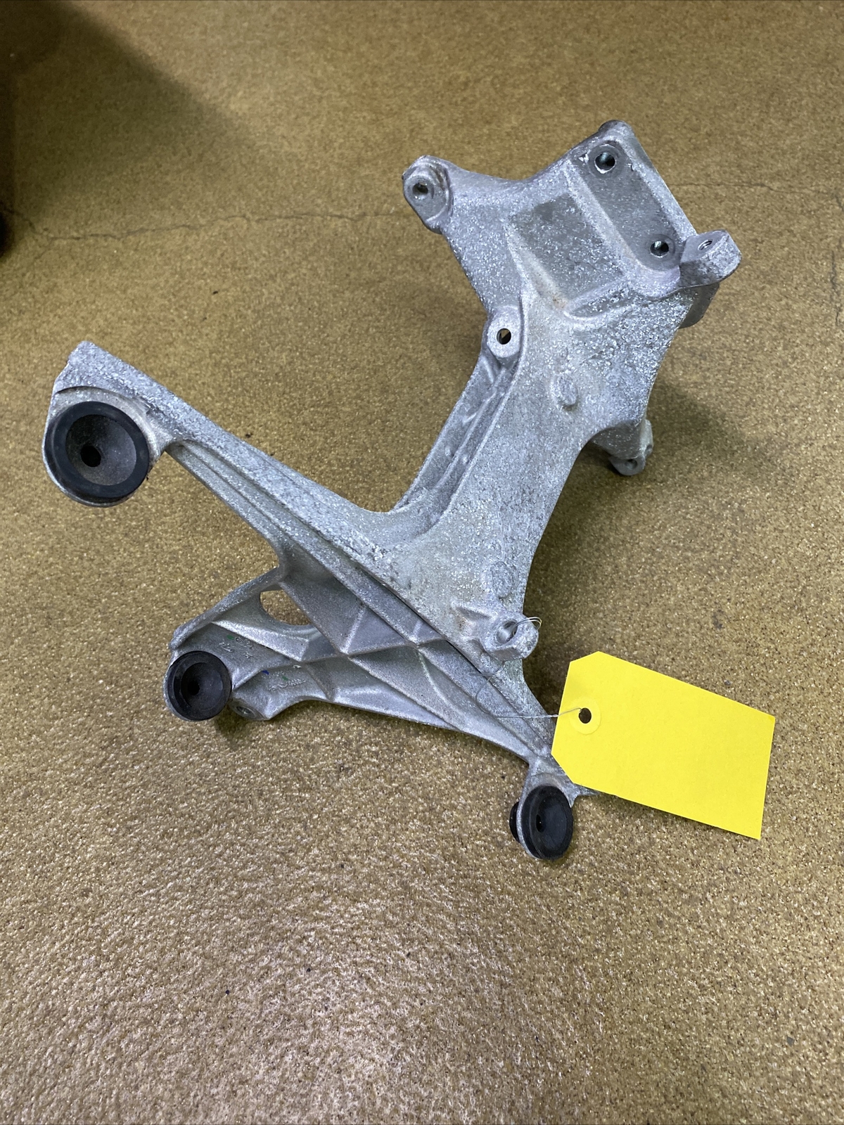 2015 2016 2017 Mercedes C300 intercooler mount bracket A2740981439 R25 ...