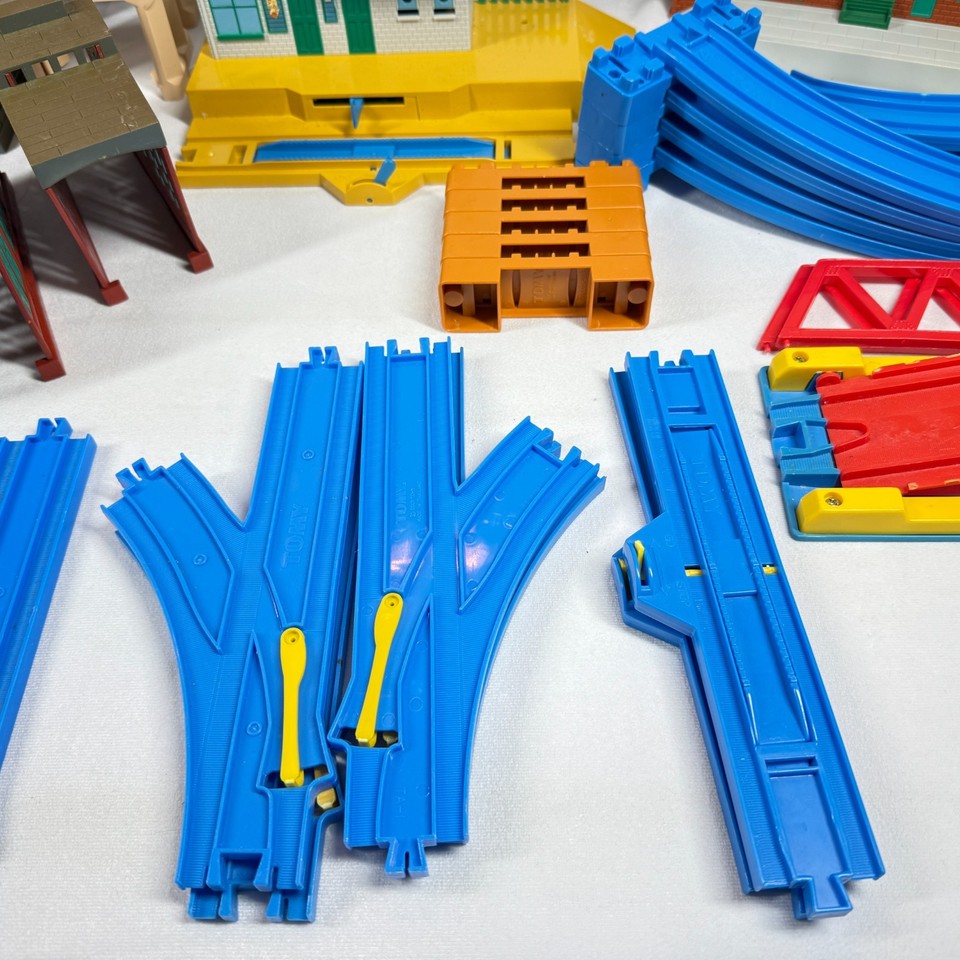 TOMY TrackMaster BLUE TRAIN Track, Switch and Buildings Lot Thomas ...
