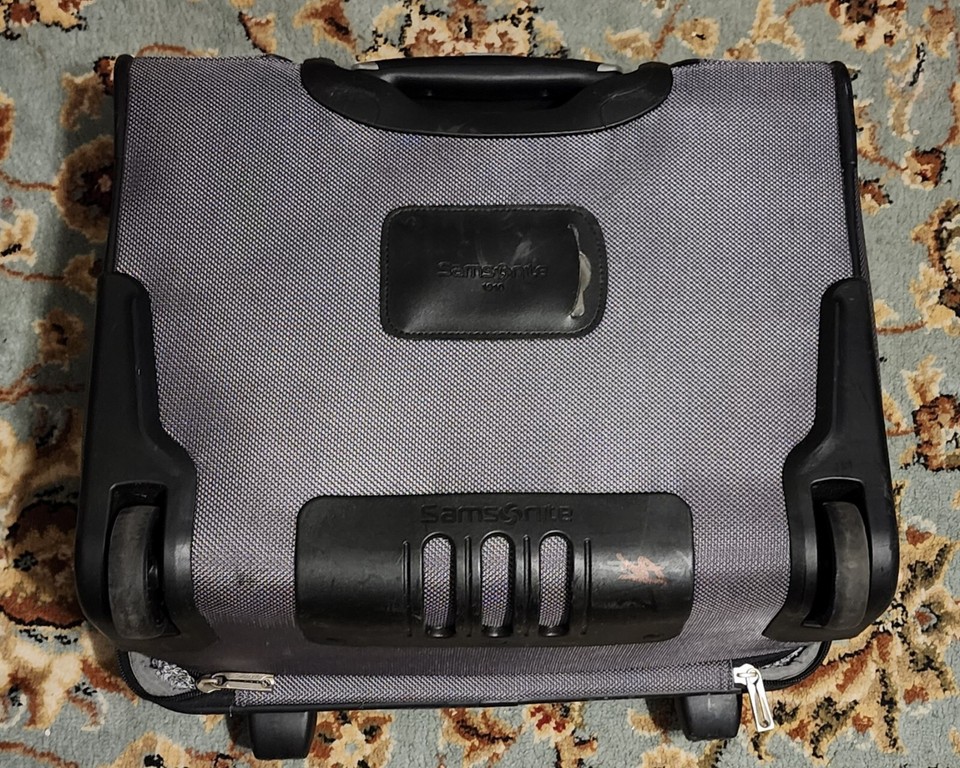 Samsonite Small Carry On Luggage With Wheels & Expandible Handle | eBay