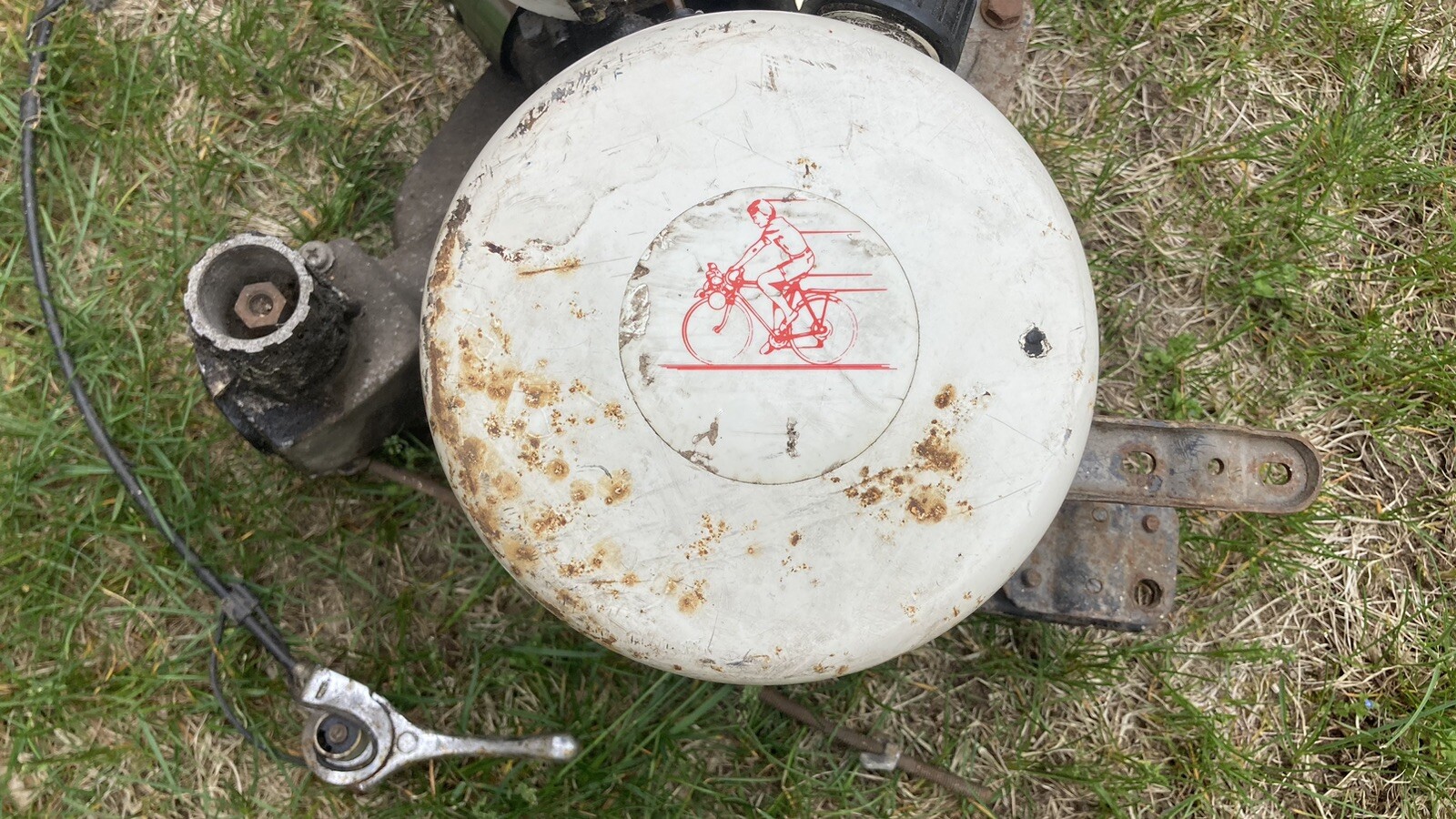 Vintage Bike Bug Bike Motor Friction Bicycle Engine Fork Mount Engine ...