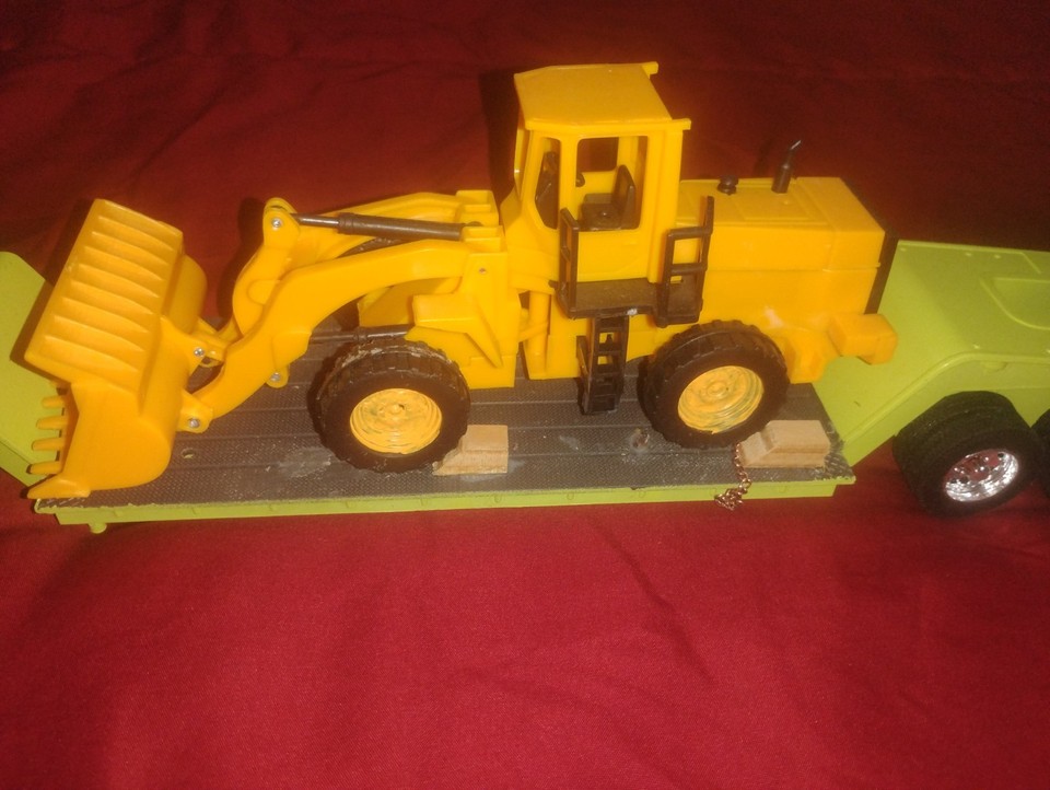 1/32 Lowboy Trailer With Front wheel Loader | eBay