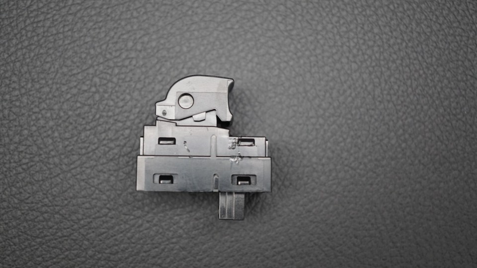 OEM BMW X5 X6 F15 F16 F85 F86 TAILGATE TRUNK OPEN SWITCH 9318704 / ...