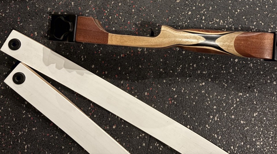 Internature Warrior Takedown Recurve Bow – RH – 20 lb – Excellent ...