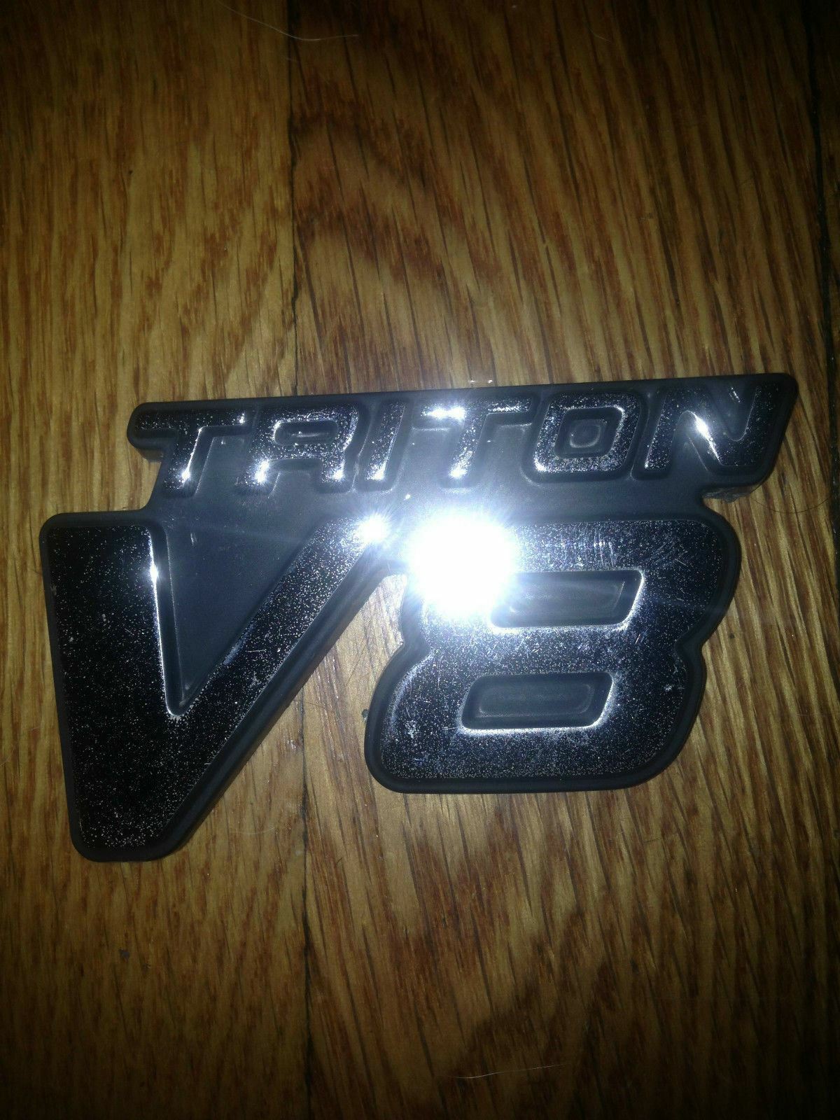 1999 - 2004 Ford Triton V8 Chrome Fender Emblem F81B-16702-AA F81Z ...