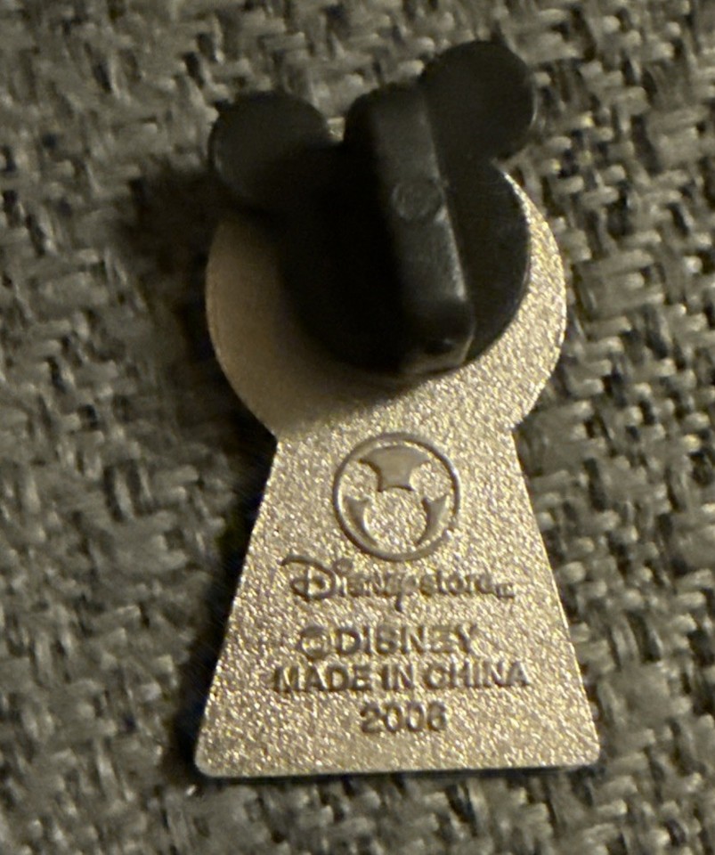 Mickey Mouse peeking through a Keyhole Pin 44522 2008 Walt Disney World ...
