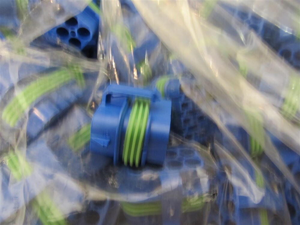 Eaton 32006-D22, Connection Housing Male Tang w/ Seal, 8 Position, 250 ...