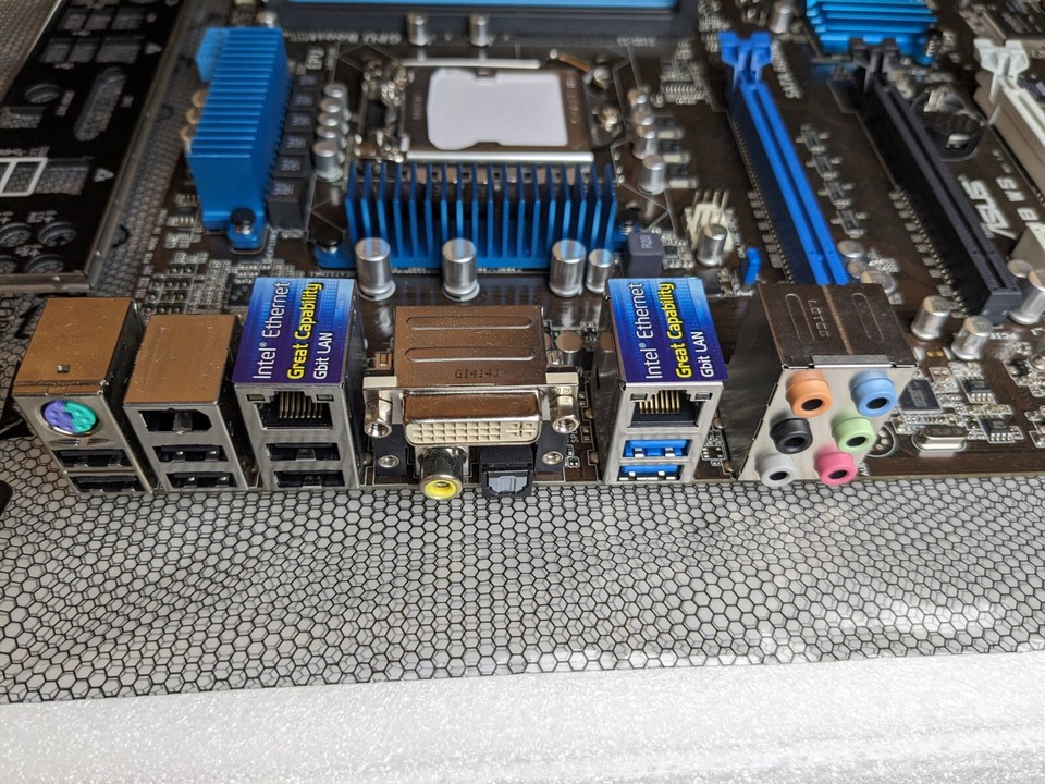 Asus P8B WS - Intel C206 - Zócalo 1155-DDR3 RAM - ATX Desktop PC Placa ...