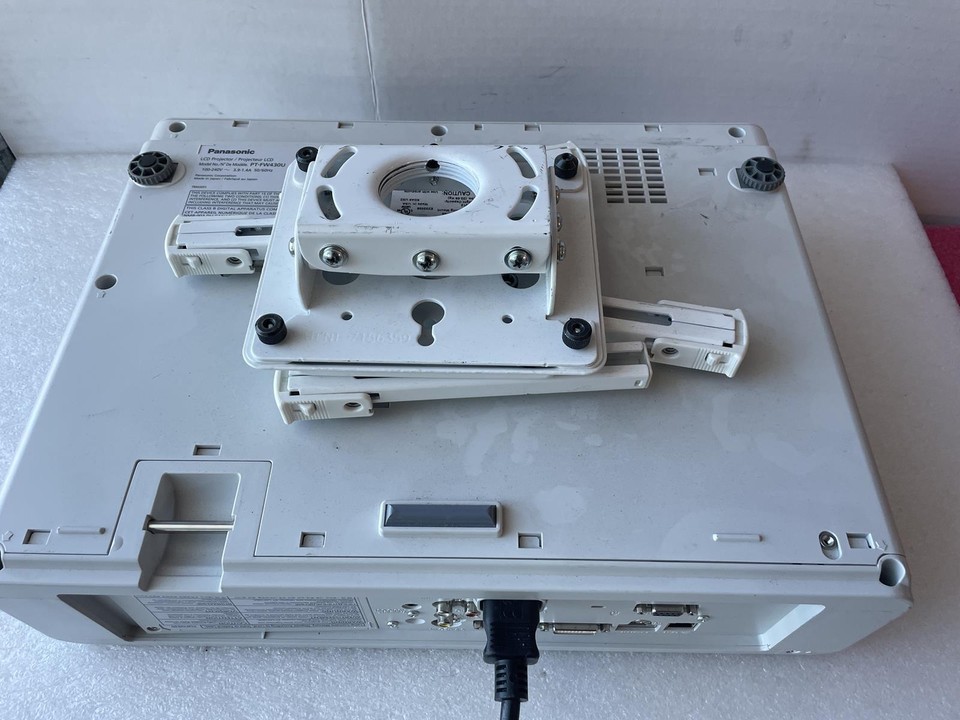 PANASONIC PT-FW430 PROJECTOR, SEE LAMP LIGHT PHOTOS | eBay