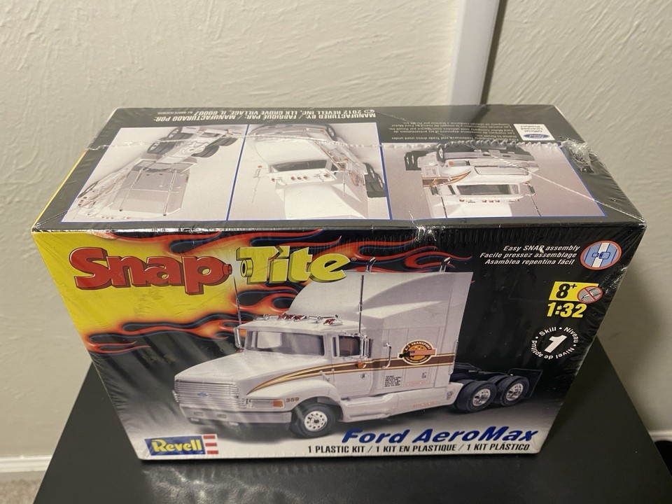 Revell Ford AeroMax Semi Truck Plastic Snap Tite Assemble No Glue Model ...