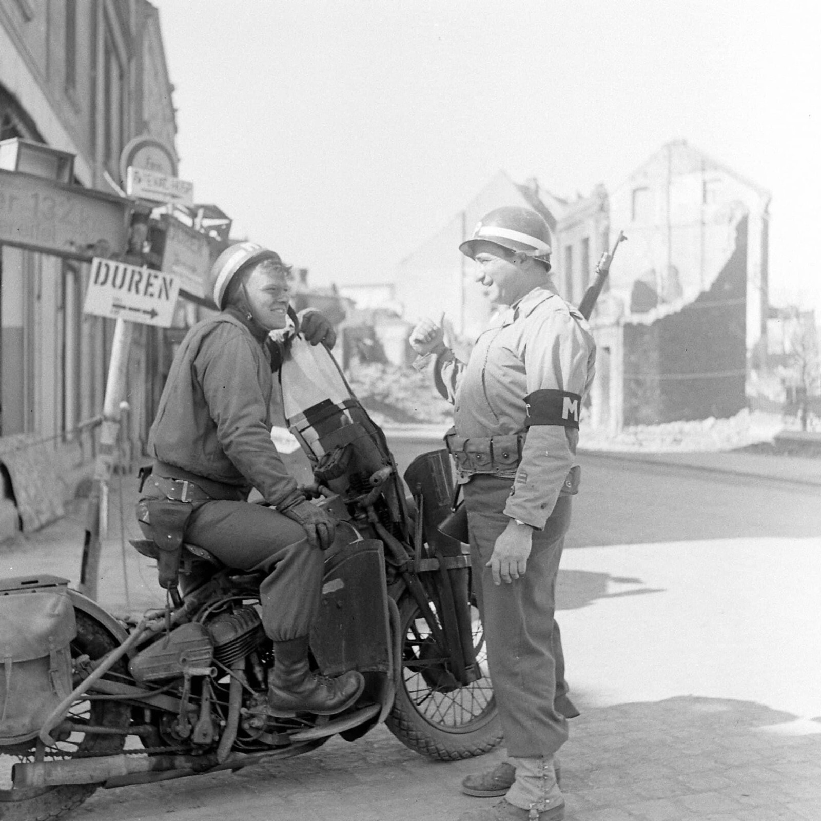 WW2 WWII Photo World War Two / US Army Military Police in Germany 1945 ...
